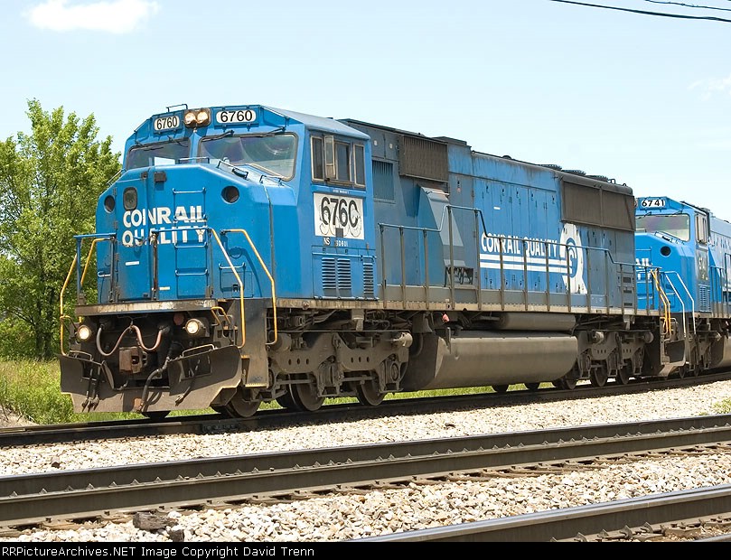 NS 6760 (EX-conrail 5650) leads a southbound NS freight